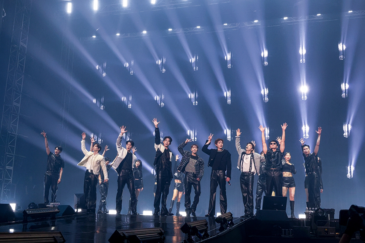 2PM, 15주년에 폭발한 흥과 땀…"역시 옷 찢어야 하나 봐요" | 연합뉴스