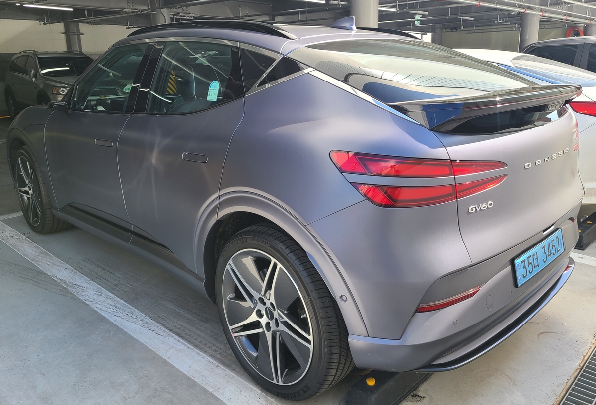 [시승기] '아픈 손가락' GV60, 고급스러움 더해 돌아왔다…승차감 돋보여 | 연합뉴스