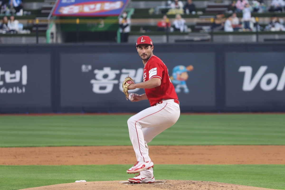 화이트 데뷔 첫 승·홈런 4개 폭발한 SSG, kt에 완승 | 연합뉴스