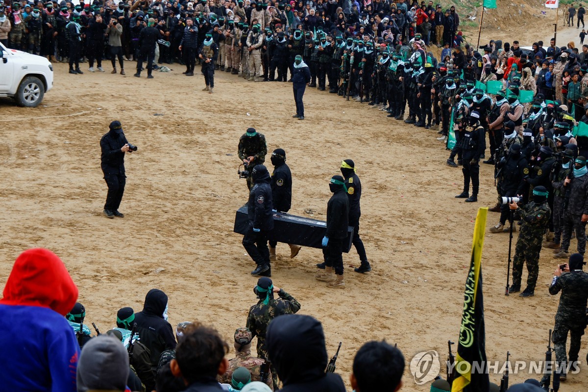 하마스, 10개월 아기 포함 이스라엘 인질 시신 4구 넘겨(종합2보) | 연합뉴스