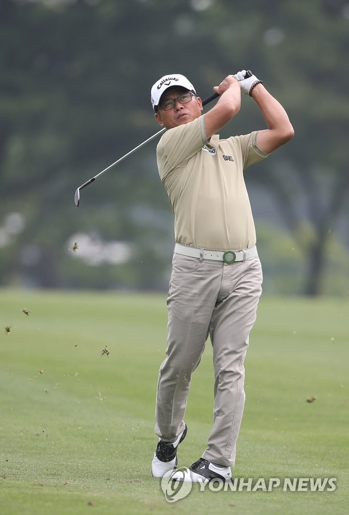 신용진, 2015 KPGA 챔피언스 투어 상금왕 등극 | 연합뉴스