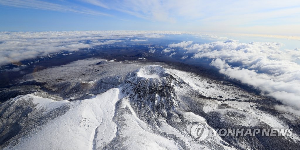 하늘에서 본 겨울 한라산 | 연합뉴스
