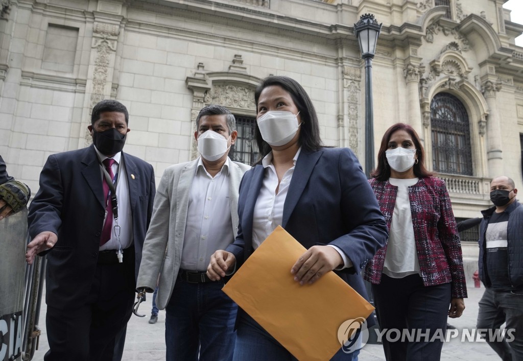 부정선거 의혹 재조사 요구하는 후지모리 페루 대선 후보 연합뉴스