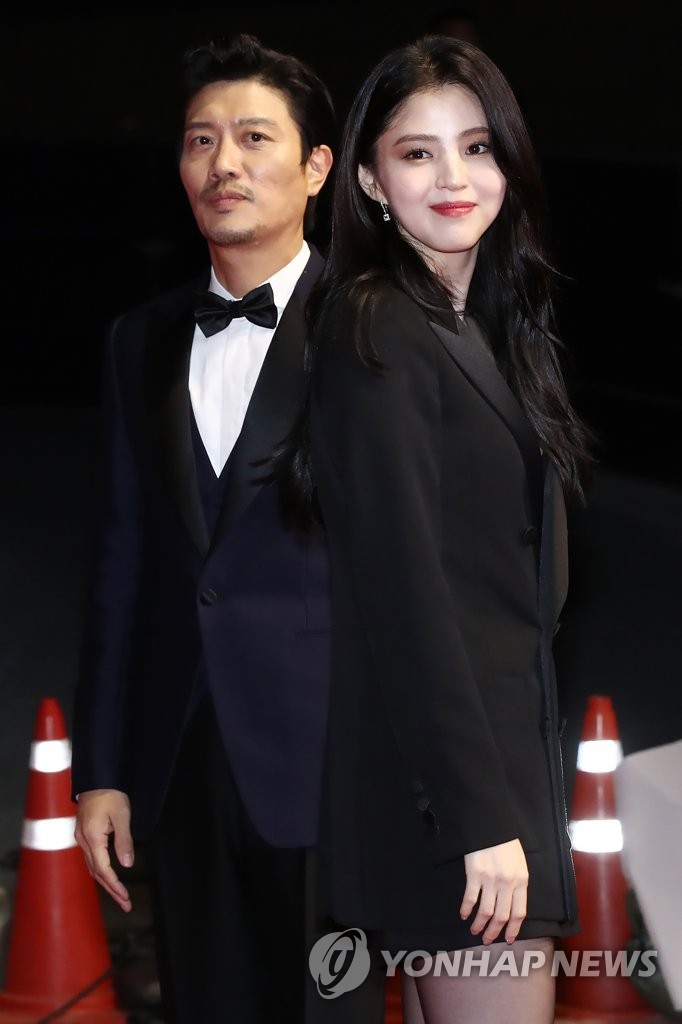 S. Korean actor Park Hee-soon and actress Han So-hee | Yonhap News Agency
