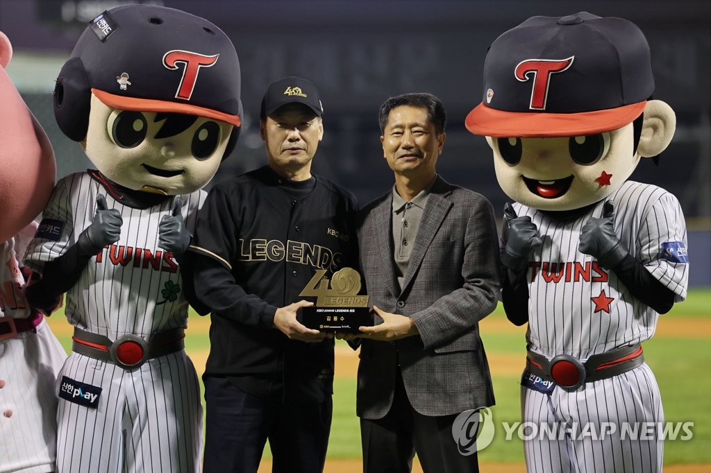 KBO 40주년 레전드 40인으로 선정된 김용수 | 연합뉴스