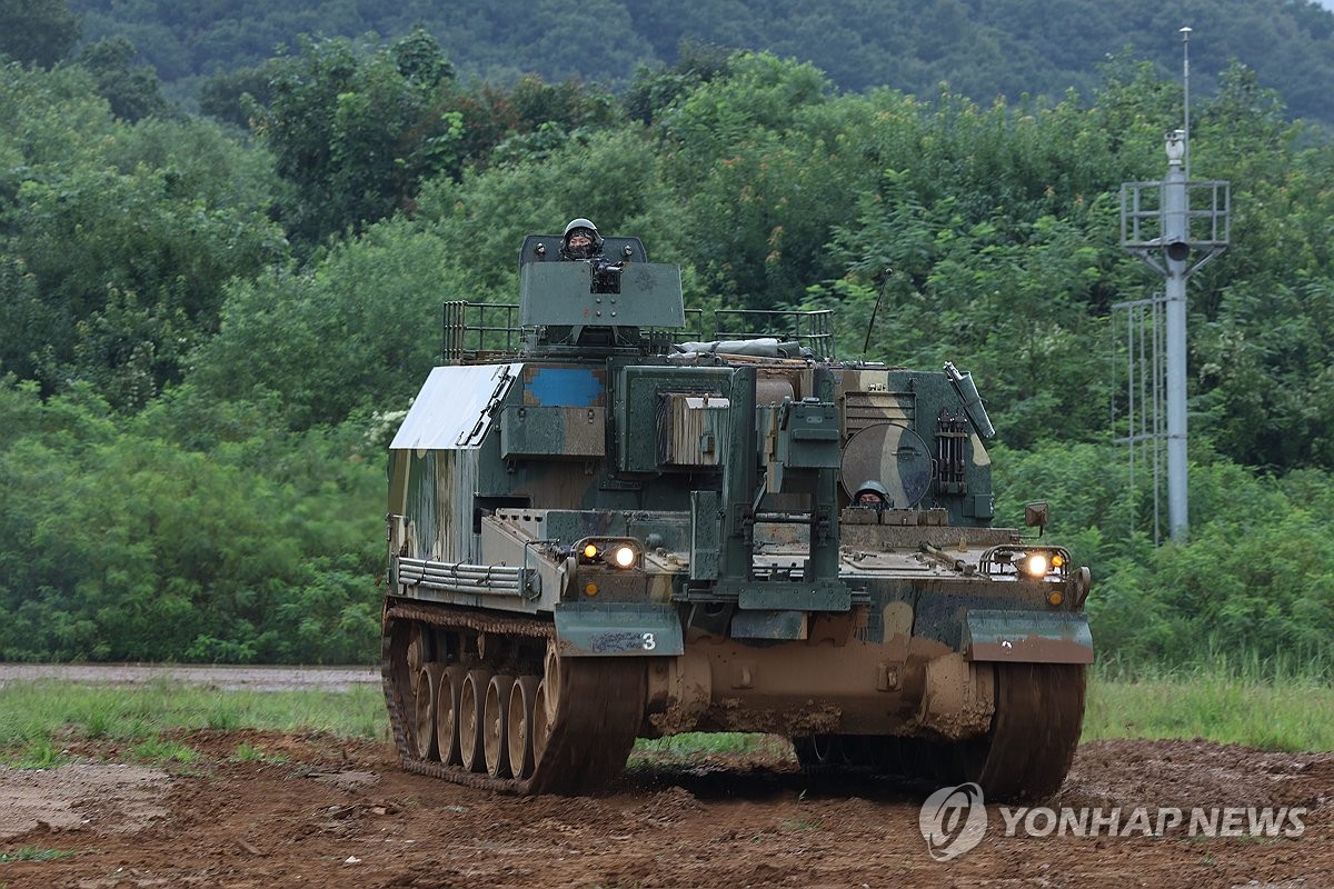 '탄약 보급' 기동하는 K10 | 연합뉴스