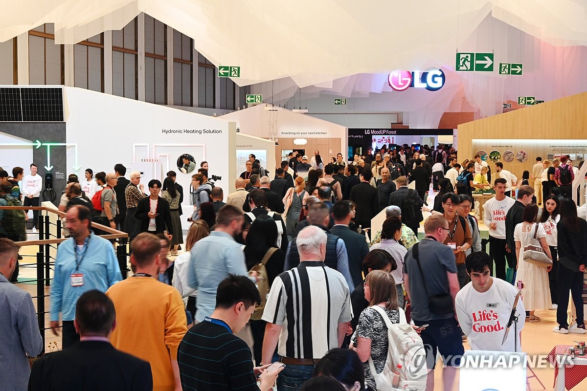 Samsung, LG to unveil new AI-powered home appliances at IFA 2024 in Berlin | Yonhap News Agency