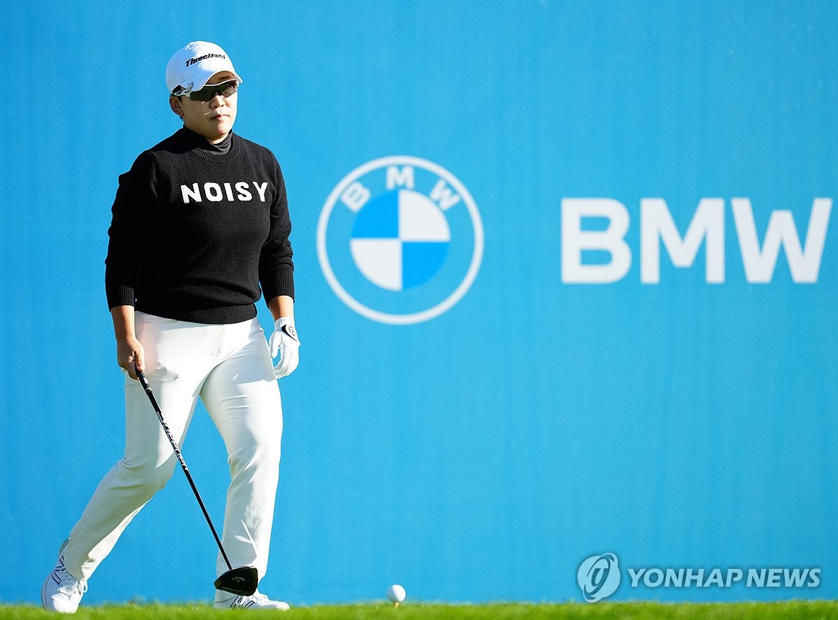 LPGA 투어 BMW 챔피언십 3R, 티샷 준비하는 신지애 | 연합뉴스
