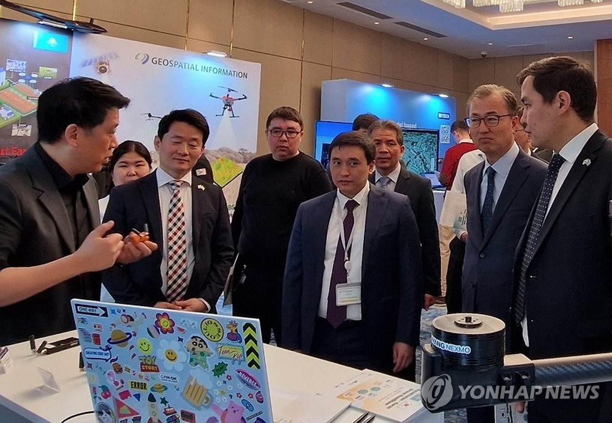 KOTRA, 카자흐스탄서 '드론 로드쇼' 개최 | 연합뉴스