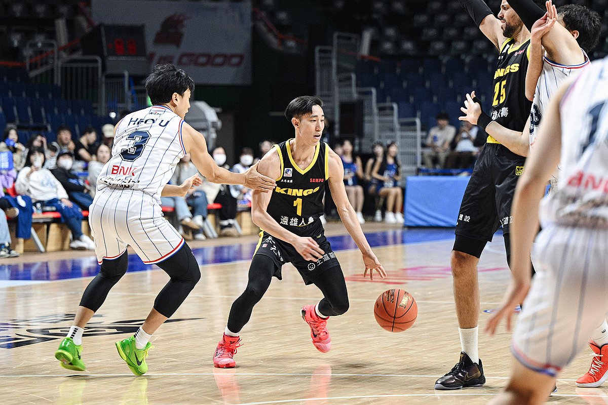 수비하는 부산 KCC 허웅 | 연합뉴스