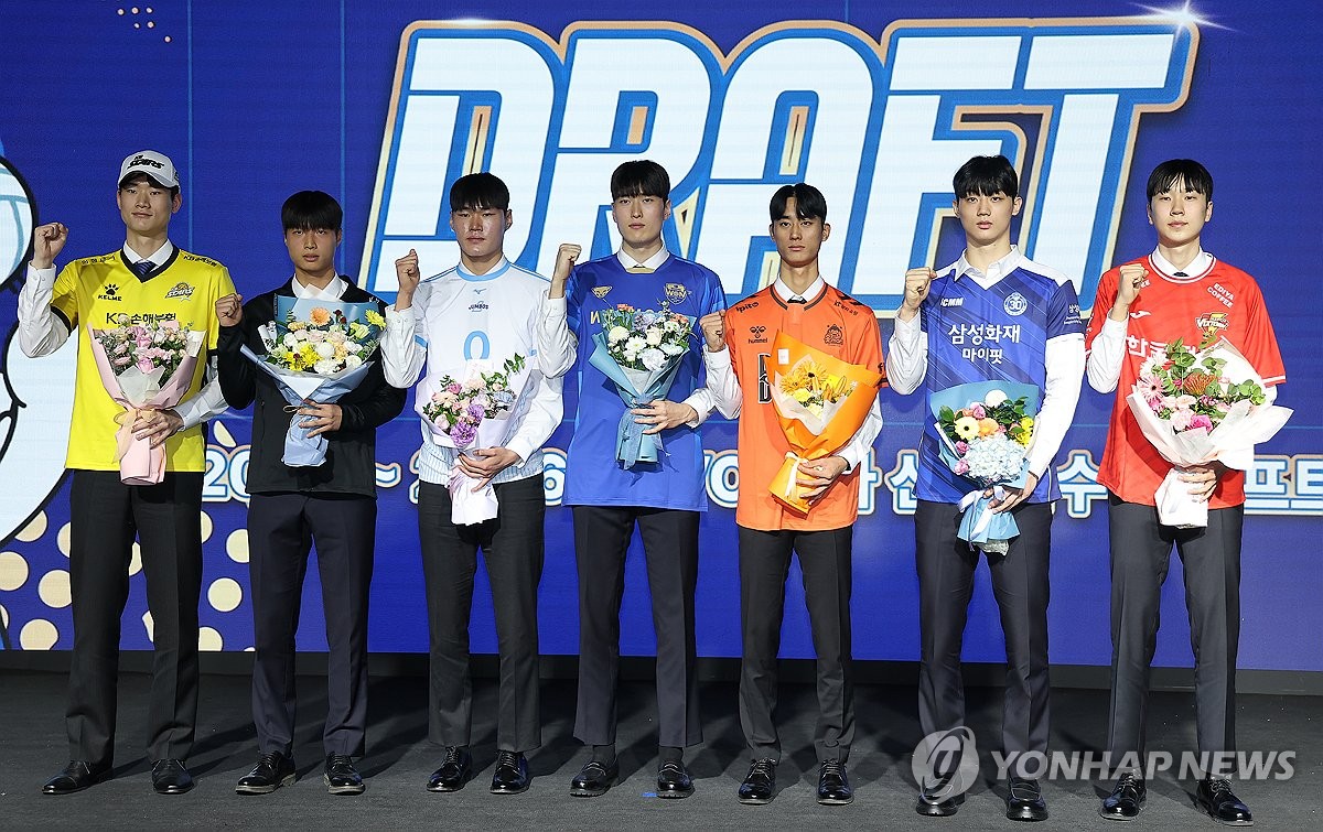 2025-2026 KOVO 남자 신인선수 드래프트 기념촬영 | 연합뉴스