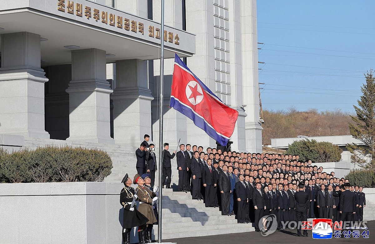 김정은, 최고재판소와 최고검찰소 방문 | 연합뉴스