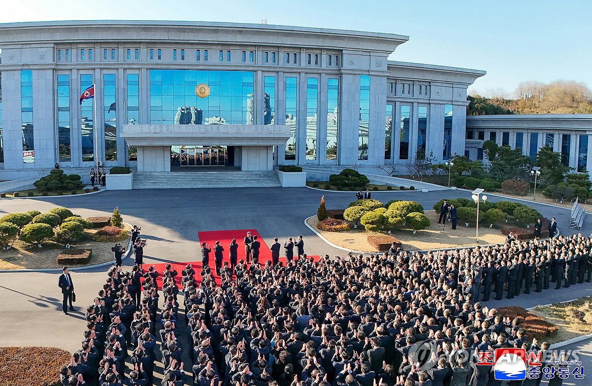 김정은, 최고재판소와 최고검찰소 방문 | 연합뉴스